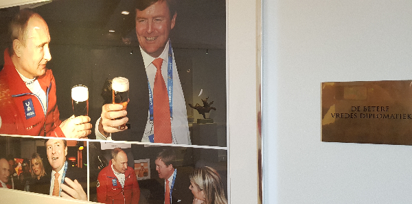 "The better type of peace diplomacy"? - Old Dutch Painter